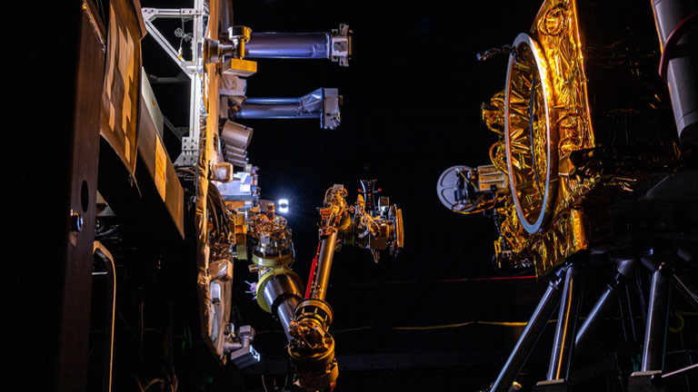 satellites-servicing-satellites